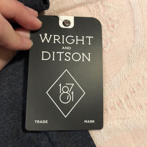 Wright & Ditson | Shirts | Final Unisex New York Yankees Logo Tee Nwt ...